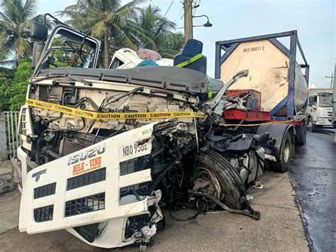 Driver Ng Tanker At Pasahero Ng Isang Bus Patay Matapos Na Magsalpukan