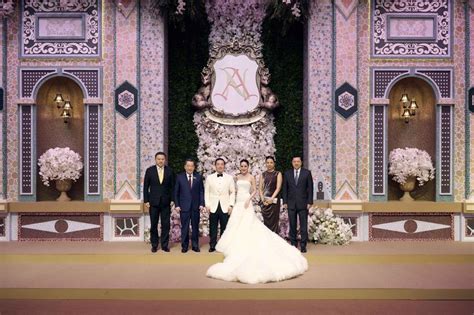 Photo Gallery บรรยากาศชื่นมื่น ฉลองสมรสพระราชทาน ต๊อบ อัยยวัฒน์ กับ