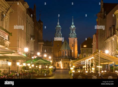 Bars And Restaurants At Night Old Town Gniezno Poland Stock Photo Alamy