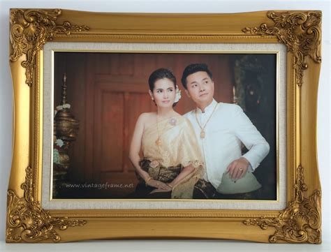 ผลงาน กรอบหลุยส์ไม้แท้ ลายเก่า 12x18 นิ้ว สีทองพ่น กรอบหลุยส์แต่งงาน