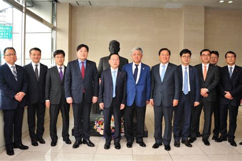 최신원 Sk네트웍스 회장 “불가능을 가능으로 만드는 기업문화 만들자” 전자신문