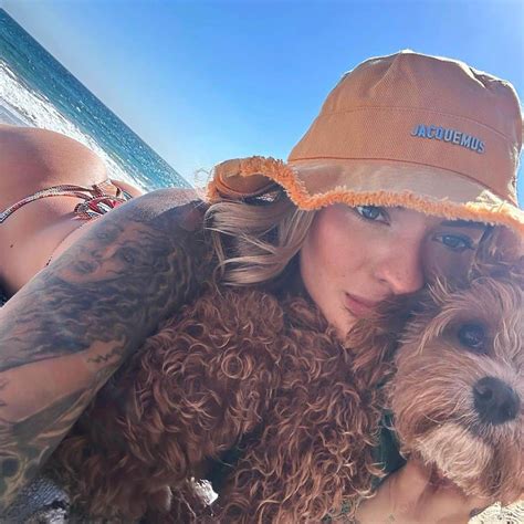 アシュリー・レッシュさんのインスタグラム写真 アシュリー・レッシュinstagram「same Time Next Week」8月