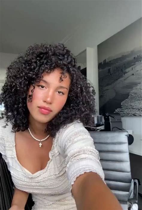 Pin On Sofia Wylie Sofia Wylie Curly Hair Celebrities Light Skin Girls