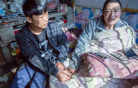 看山東47歲農村大哥受傷癱瘓，如何用1根小拇指敲出脫貧致富路！ 每日頭條