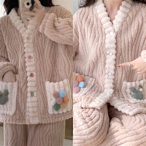 다파라뽐 브이넥 여자 귀여운 극세사 겨울수면잠옷 파자마 투피스세트 원피스 로브 상하 홈웨어 부들이