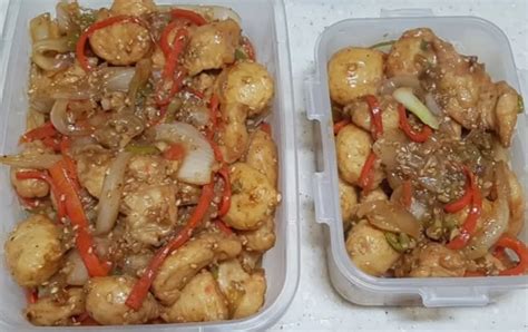 장문석문서기 아침에 마른반찬을 만들었으니 우리 반찬에 없어서는 아니 꼭 있어야 하는 감자 그래서 먼저 시간이 조금 걸리는 감자조림을 먼저하고 시간이 남으면 감자채