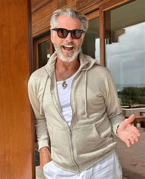 Pierce Brosnan Sieht Wirklich Gut Aus Mit Seinem Silbernen Haar Und