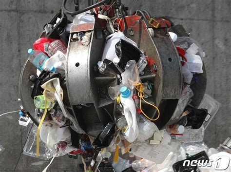 쓰레기로 가득 찬 재활용처리센터 네이트 뉴스