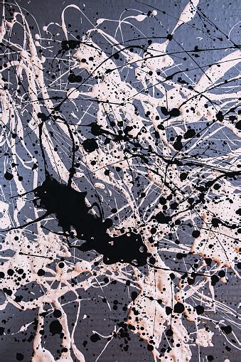 떨어지는 기술을 사용하여 그린 그림 흰색과 검은 색의 다른 색상을 혼합 선과 반점 수직 방향 3차원 형태에 대한 스톡 사진 및 기타 이미지 Istock