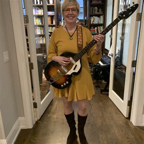 Mamabass Musician In Edina Mn