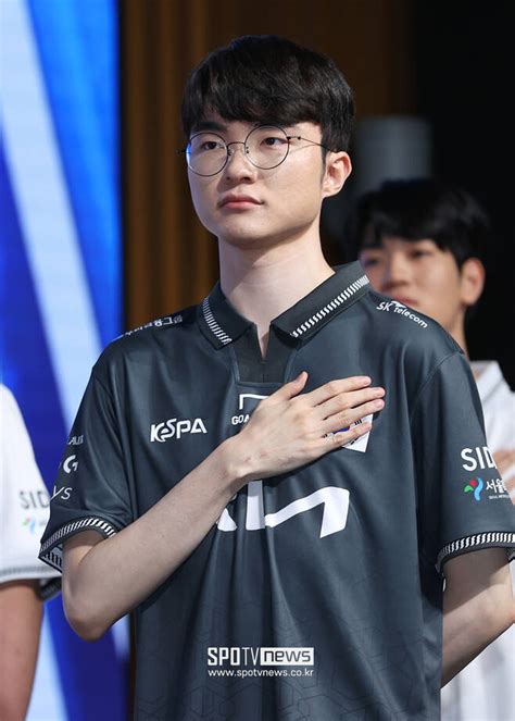 [아시안게임] 페이커 이상혁 손목 부상 딛고 金 겨냥…김정균 감독 쵸비 정지훈 컨디션 보고 출전 결정