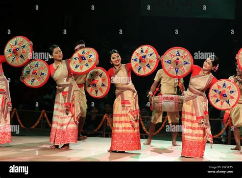 Traditioneller Bihu Tanz Fotos Und Bildmaterial In Hoher Auflösung