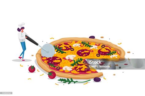 요리사 유니폼에 작은 여성 캐릭터는 올리브 버섯 토마토와 소시지와 피자의 거대한 조각을 잘라 특별한 칼을 보유 피자 식사 비스트로 이탈리아 음식 요리 만화 벡터