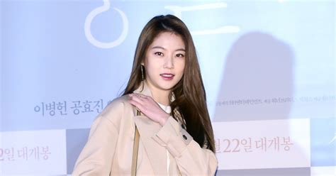 공승연 걸을때 마다 드러나는 섹시미~