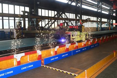 Pil First 14000 Teu Lng Dual Fuel Containership Begins Container