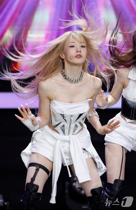 우아 나나 긴 머리 찰랑 뉴스1