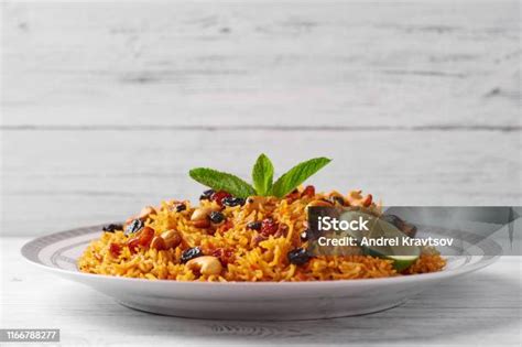 채식 카브사 라마단 음식 Kabsa는 전통 사우디 아라비아 요리 요리입니다 캅사에 대한 스톡 사진 및 기타 이미지 캅사
