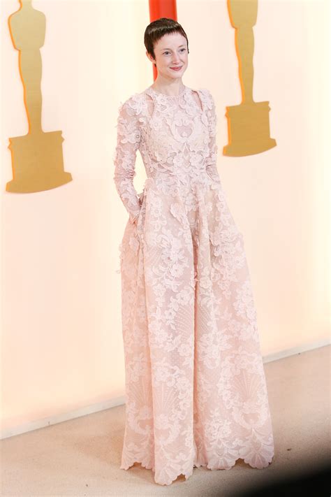 Elizabeth Olsen Goes Dark In Givenchy Naked Dress On Oscars Red Carpet
