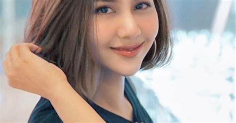 รวมรูปภาพของ บุคคลปริศนาโผล่คอมเมนต์ ขวัญ พิมพ์อัปสร ลูกสาวสรพงศ์