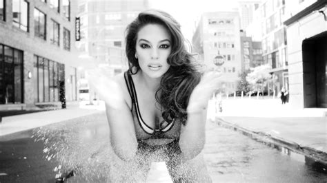 Love Advent 2017 Day 2 Ashley Graham Thefappening