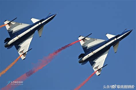 厉害了，我的八一飞行表演队！拥有四位女飞！给你们出色表演点赞