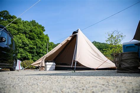 初張りのテントで大人も子供もワクワクする！昼間はおもいきり楽しんで、夜は夫婦の時間を大切に キャンプ情報メディア Lantern ランタン