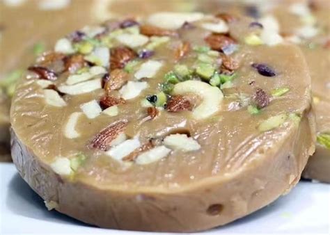 4 चम्मच घी से झटपट तैयार करें हलवाई जैसा देसी सोहन हलवा नोट करें