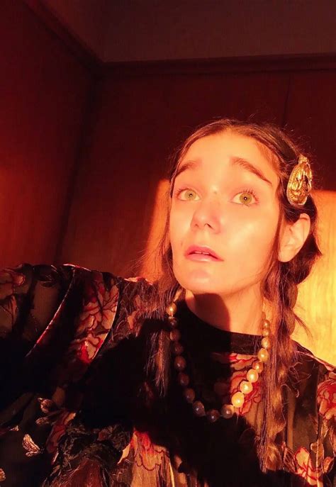 Green Eyes In Sunlight 💚 Scrolller