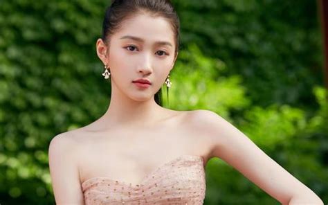 濃妝黑絲！關曉彤走性感路線 真是太美了 每日頭條