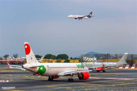 비바 에어로 버스 에어 버스 A320 비행기 멕시코 멕시코 시티 공항 Aeromexico에 대한 스톡 사진 및 기타 이미지