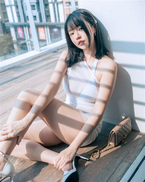色氣滿點！jvid「旗袍色香妃」貼身旗袍完美修飾蜜大腿 若隱若現肉慾縱橫 Mgs美女番号网