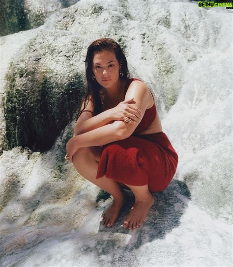 Ashley Graham Wiki Biography Age Gallery Spouse And More