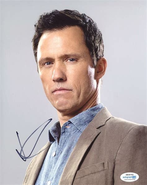 Treino De Aviso De Queimadura De Jeffrey Donovan