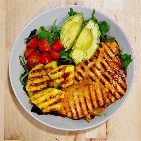 ENSALADA DE POLLO Y PIÑA A LA PLANCHA The Fit Bowl