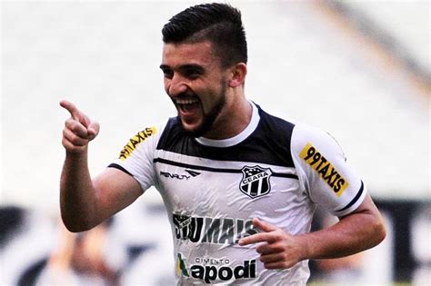 Ceará Tem Negociação Avançada Com Lateral Esquerdo Victor Luís Do