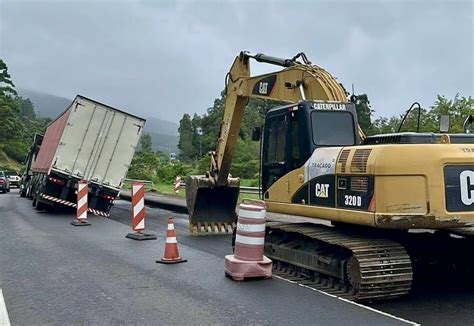 Acidente De Caminhão Na Br 101 Em Osório Provoca Congestionamento