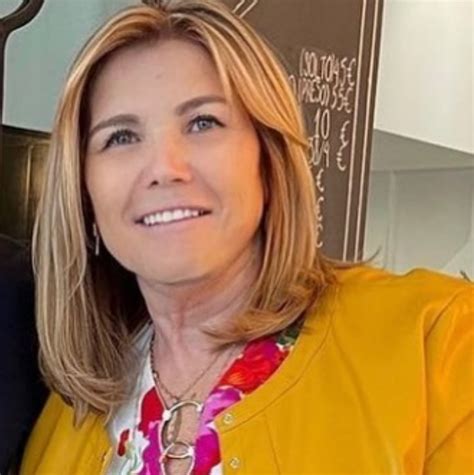 Dolores Aveiro muda de visual e agora está loira Mas rosto deixa