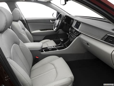New Kia Optima 2017 2.4L GTL Photos, Prices And Specs in UAE