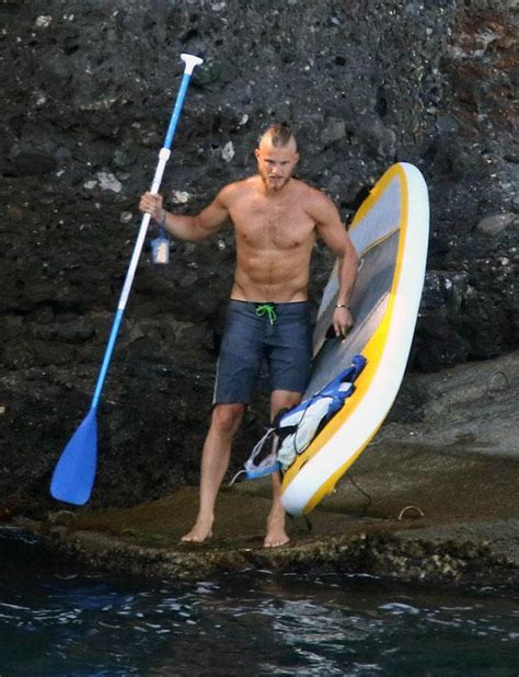 Sexy And Buff Alexander Ludwig Reveals His Incredible Six Pack During His Beach Vacation