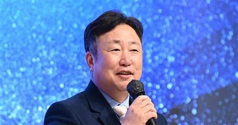 차명석 단장 이호준 코치 대신해 수상 포토
