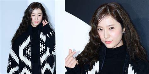 크리스탈 성수동이 들썩 세련된 블랙앤화이트 패턴 카디건 미니스커트룩 뷰티는 내운명