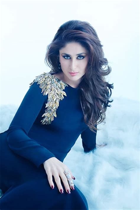 Kareena Kapoor Flaunting Her Cleavage In Sultry Blouse
