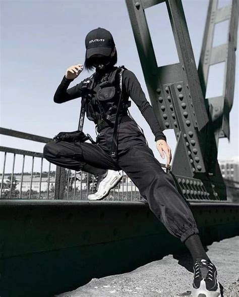 Pin en Лук | Ropa negra mujer, Ropa de moda, Moda de ropa