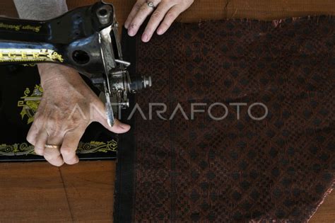 MELESTARIKAN BUDAYA IKAT KEPALA GETANG ANTARA Foto