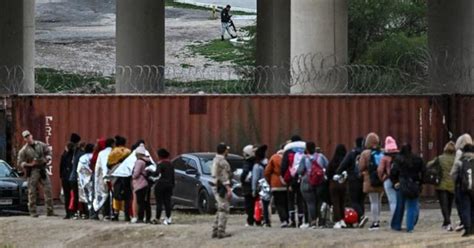 Doj Threatens To Sue Texas Over States Strict Immigration Law Cbs News
