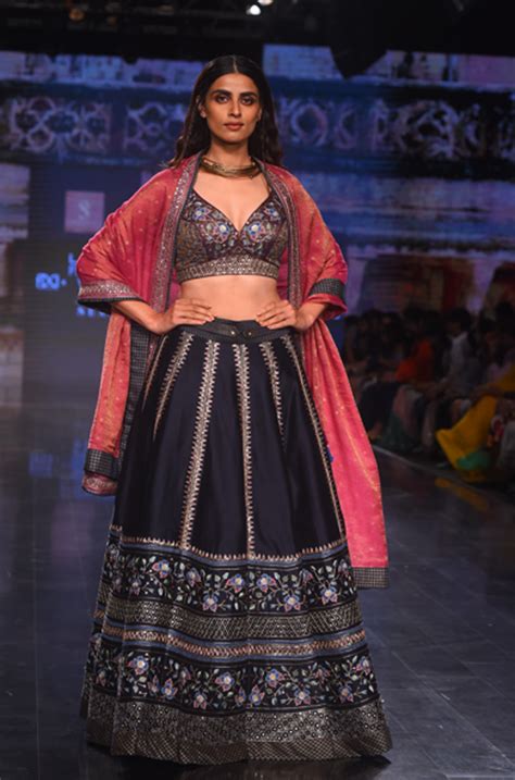 Shruti Sancheti Collections At Fdci X Lakme Fashion Week 2022 Boldsky