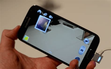 Samsung Galaxy S4 Dual Camera Mode Keeps You In The Photo