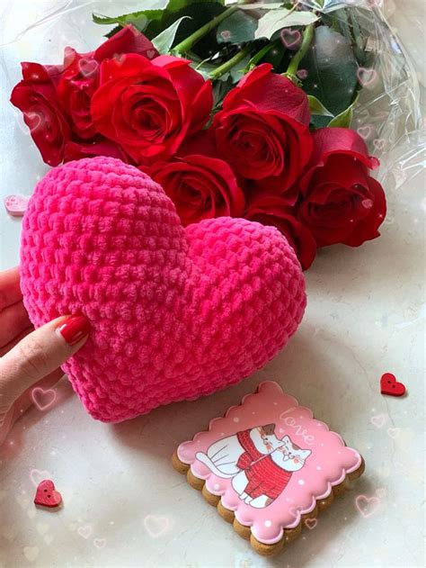Вязаное сердце крючком | Crochet heart pattern, Crochet heart, Heart plush
