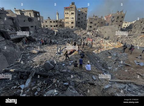 Jabalia Palestinian Territories 01st Nov 2023 Palestinians Inspect