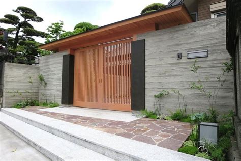 和モダン 玄関アプローチ 玄関アプローチ 屋根 門のデザイン 門柱